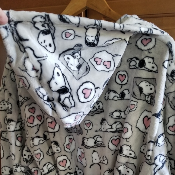 Berkshire | Intimates & Sleepwear | Peanuts Snoopy Plush Robe | Poshmark